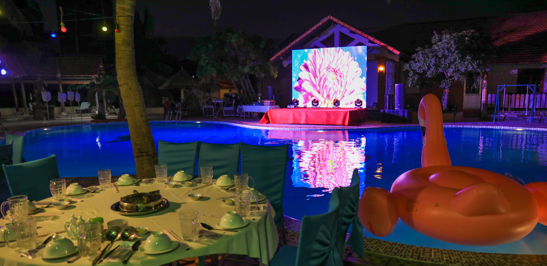 GALA SWIMMING POOL_ ENTERTAINMENT AT THE RESORT