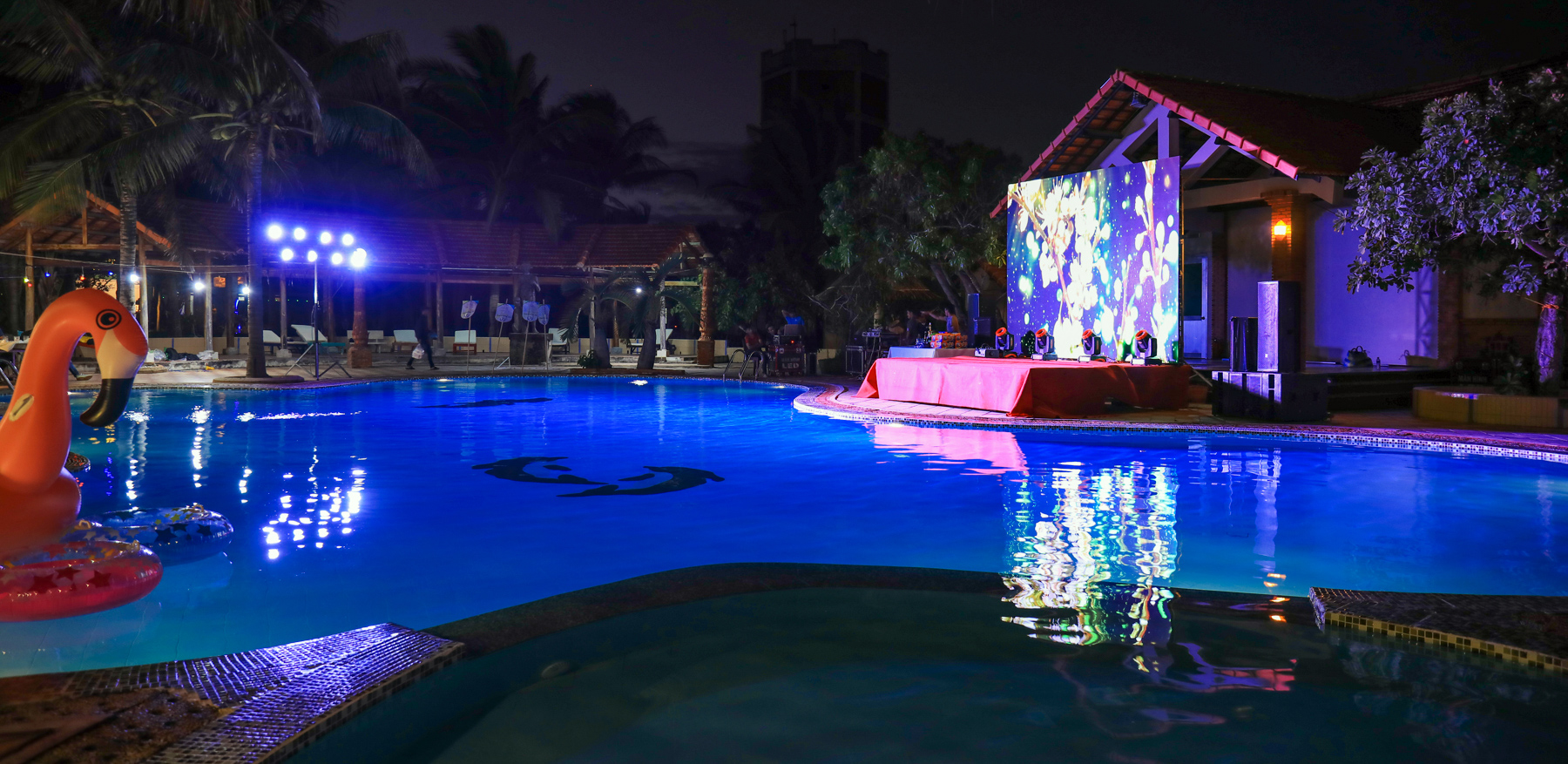 GALA SWIMMING POOL_ ENTERTAINMENT AT THE RESORT