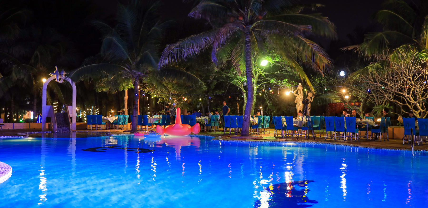 GALA SWIMMING POOL_ ENTERTAINMENT AT THE RESORT